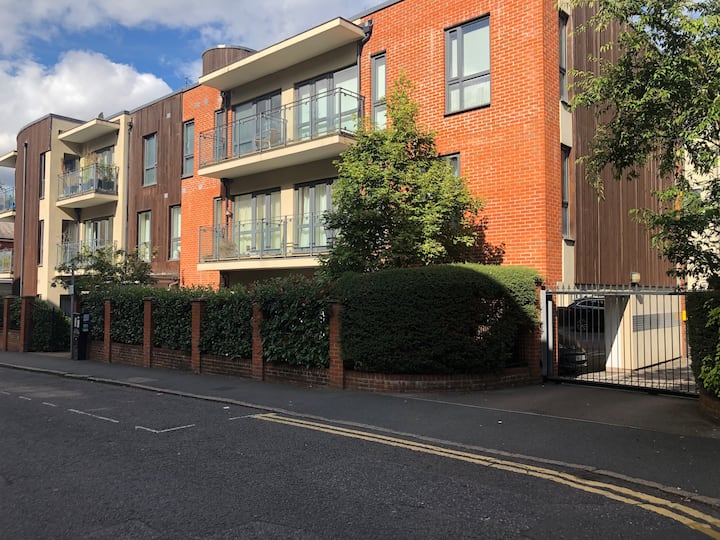 Blue Sky Apartments@guildford Centre - Shere