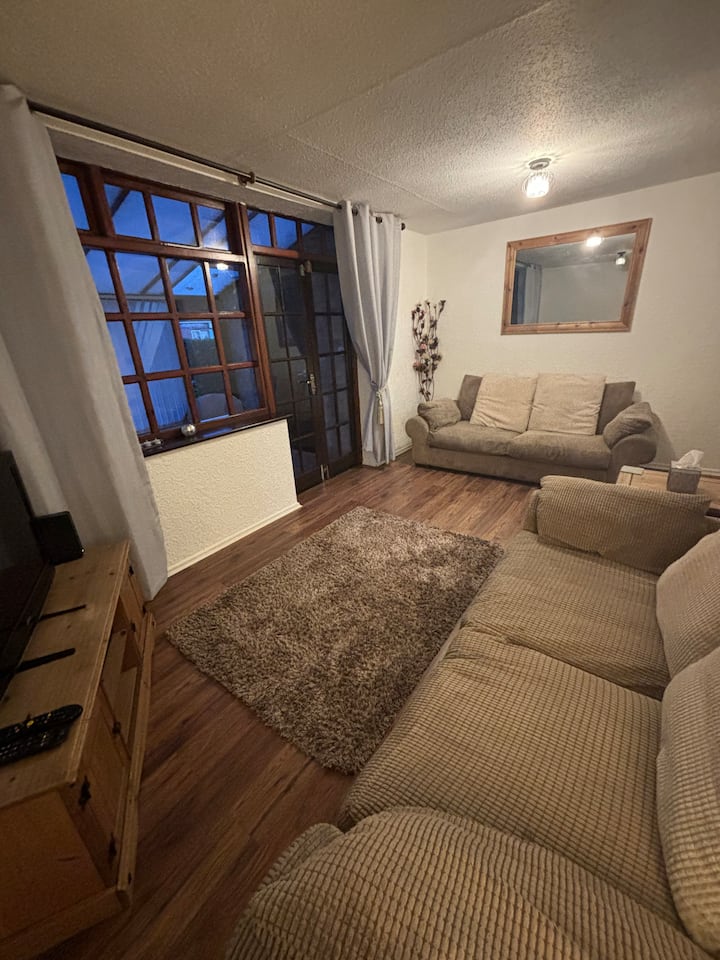 Homely And Spacious Three Bedroom House - Birmingham