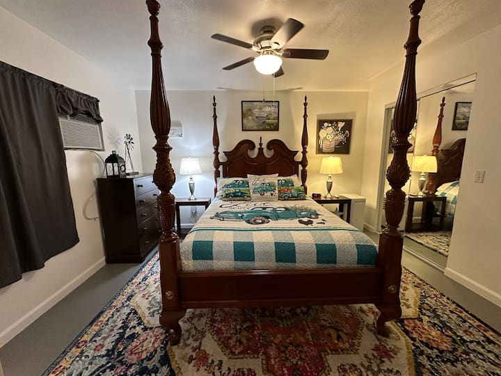 Cozy Creekside Apartment - Charleston, WV