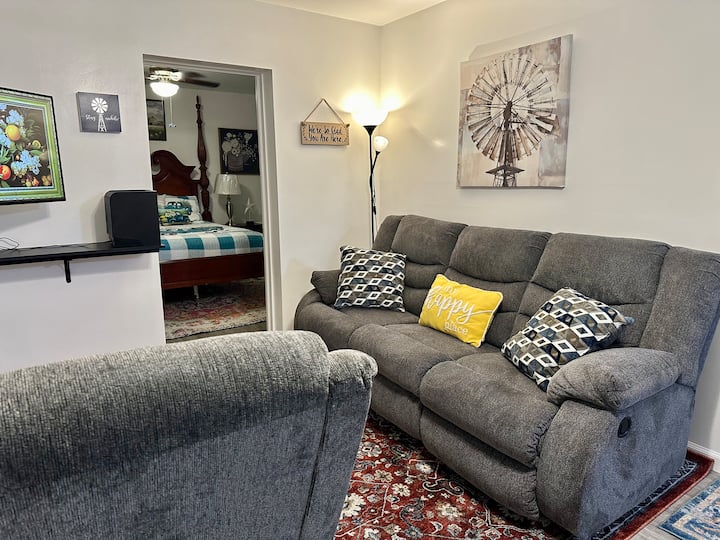 Cozy Creekside Apartment - Charleston, WV