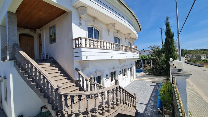 President Residence At Villa 5☆10-13guests - Batalha