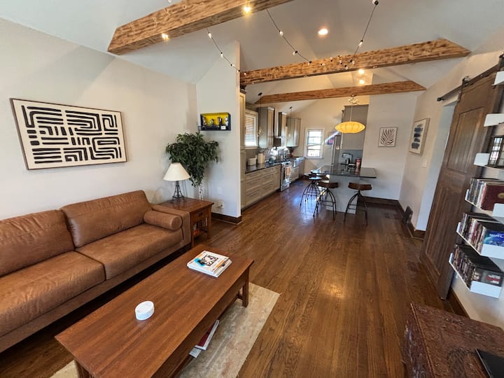 Cozy Bungalow In Aksarben - Omaha, NE