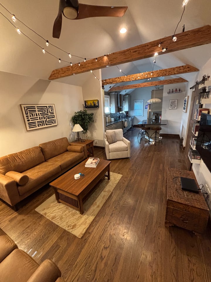 Cozy Bungalow In Aksarben - Omaha, NE