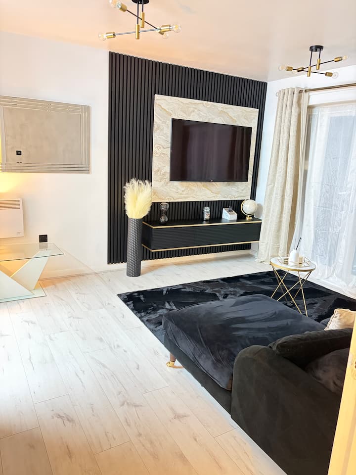 Irenic Luxury Rentals - Coventry