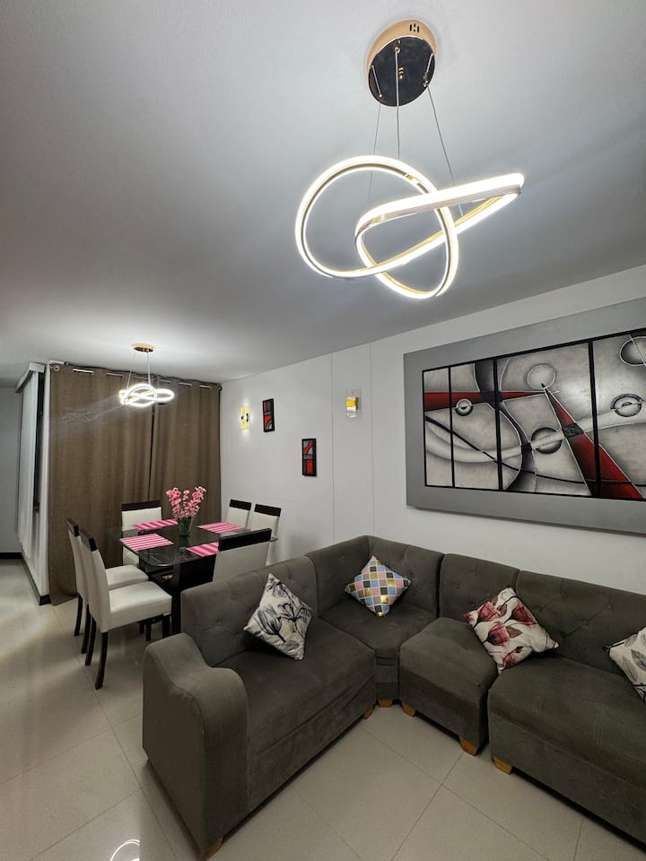 Apartamentos -7 Camas -6 Cuartos Hasta 13 Pax A/c - Piura