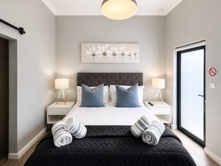 Stylish Workhub | Fast Wifi | 5 Min To Beach - Parklands
