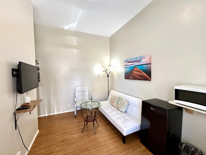One Bedroom Next To Waikiki Beach Free Parking 1 - Honolulu, HI