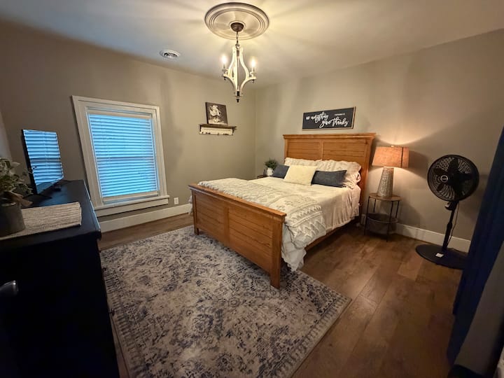 Cozy 1 Bed Apt In Vintage Downtown Ionia - Ionia State Recreation Area, Saranac