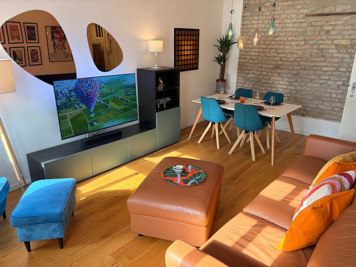 Bright, Colourful Top-floor Retreat In East Berlin - Berlin
