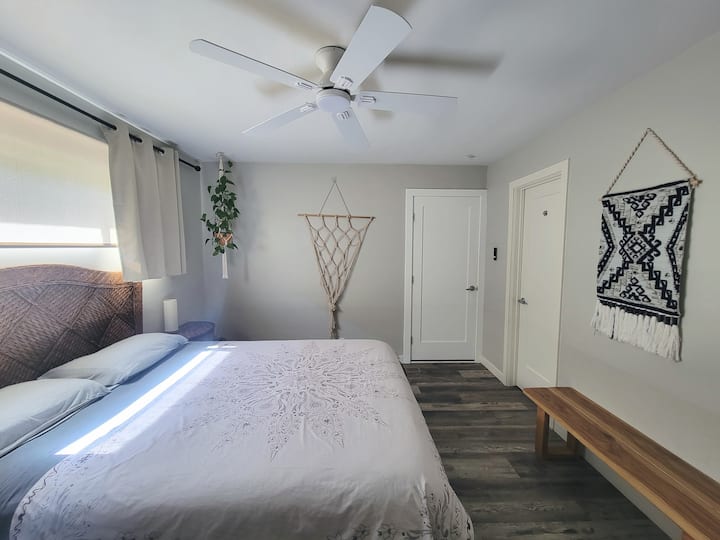 New Cozy Guest Suite + 2 Baths + Full Kitchen - Fallbrook, CA