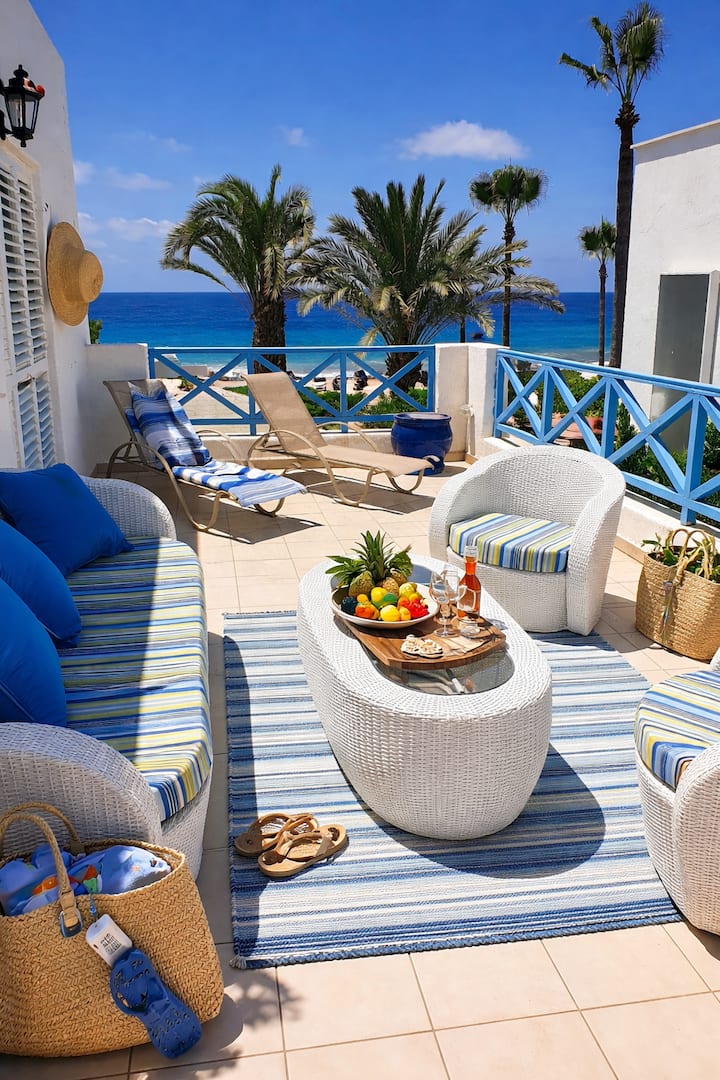 Sea Front Villa, Chlorokas, 3 Bdrms & Hot Tub (Bs) - Paphos
