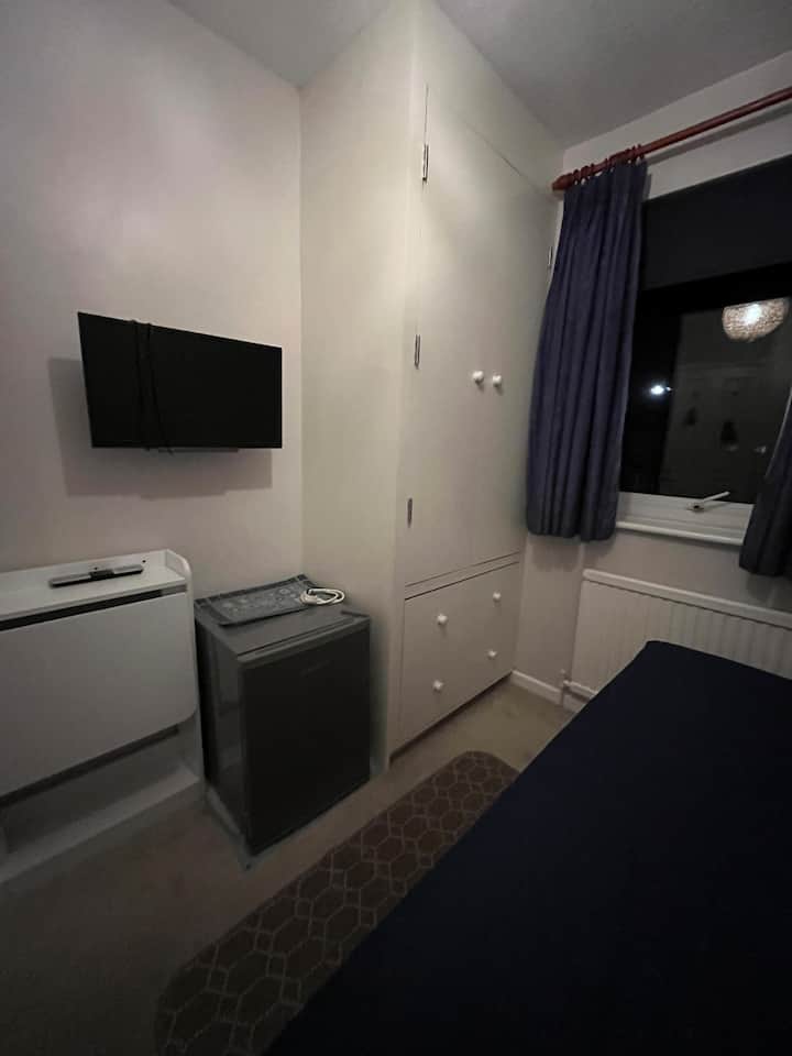 Room Near Amenities & Good Transport Links - Bognor Regis