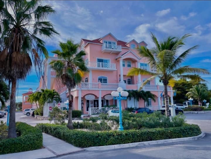 Island Breeze At Sandyport - Perfect Island Escape - Nassau