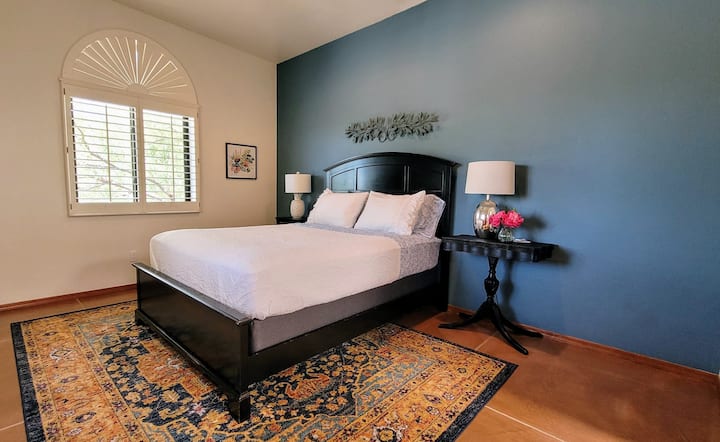 Newly Renovated Hillside Valley Oasis~ - Tucson, AZ