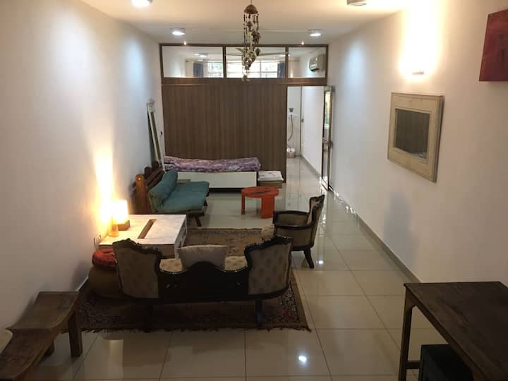 Airbnb 2 Work Meditate Market Metro  Or Do Nothing - Új-Delhi