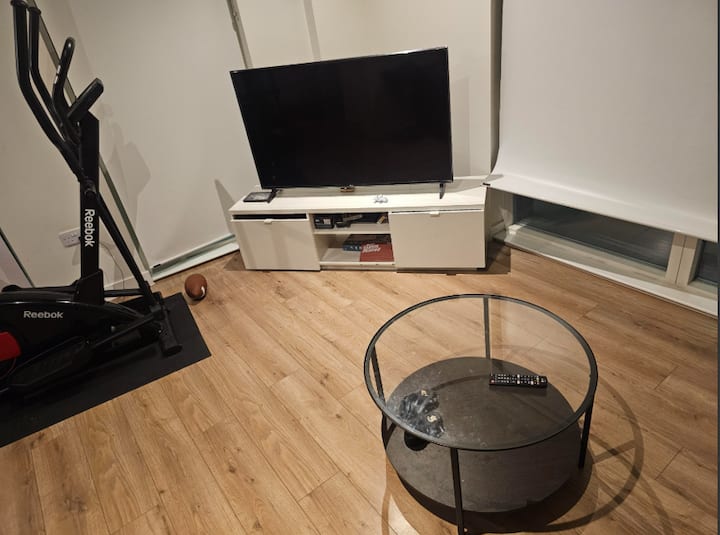 Warm, Spacious Duplex In East London - Barking