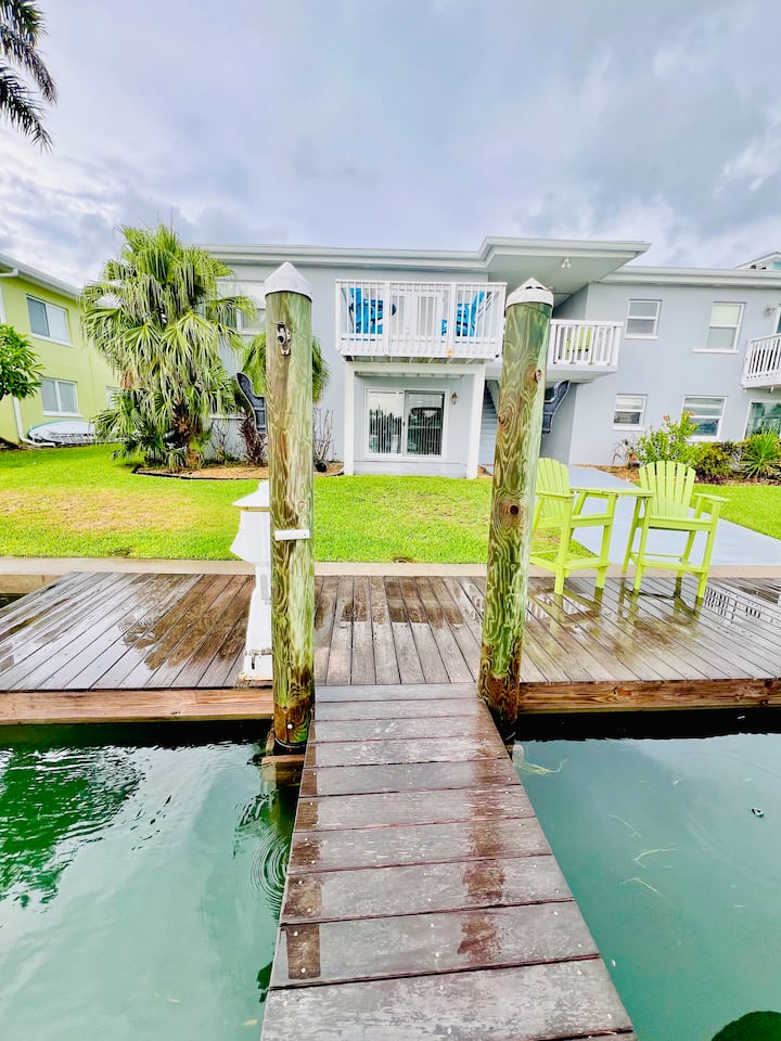 Waterfront Escape In The Heart Of Treasure Island - Treasure Island, FL