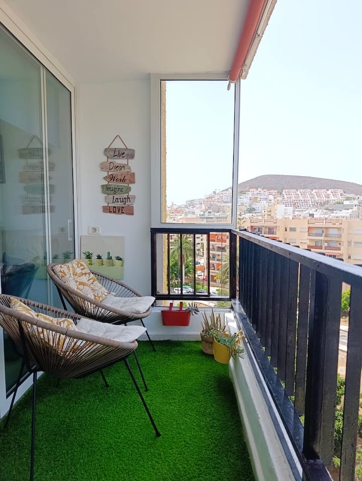 Newly Renovated, 100mts. To Beach+park+strongwifi - Los Cristianos