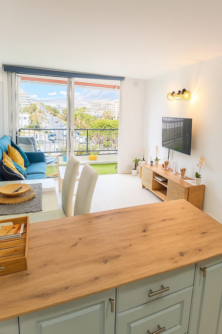 Newly Renovated, 100mts. To Beach+park+strongwifi - Los Cristianos