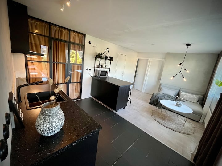 Stilfull Studiolägenhet I Huskvarna - Jönköping