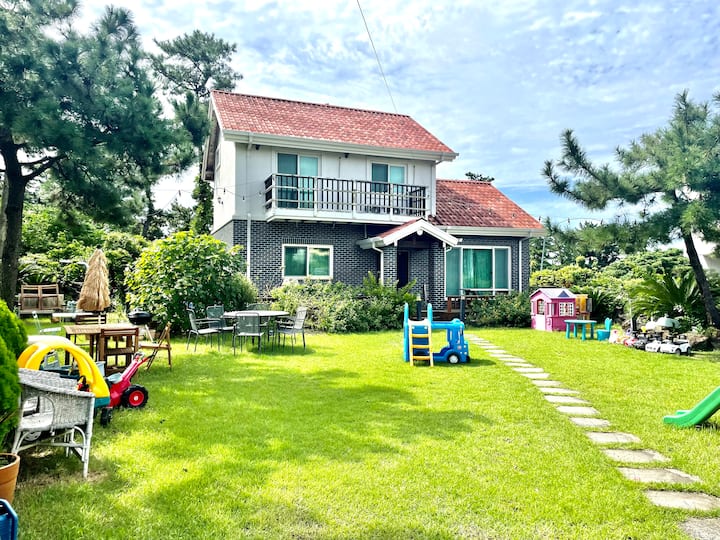 랄랄라더예쁜협제펜션 패밀리프렌즈 협재 금능바다근처 자연속 넓고 편안한 독채 - Jeju