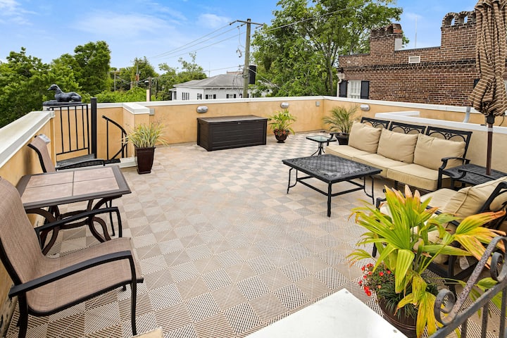 Grand Downtown Savannah Villa By Lucky Savannah - Savannah, GA