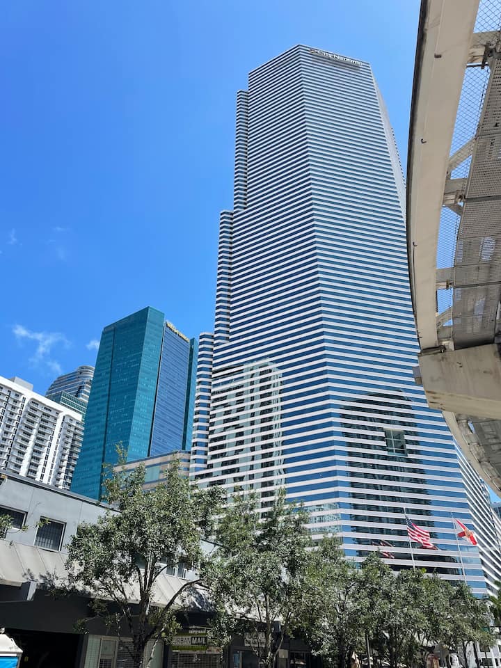 Amazing Loft - Rooftop Pool & Gym - Miami, FL