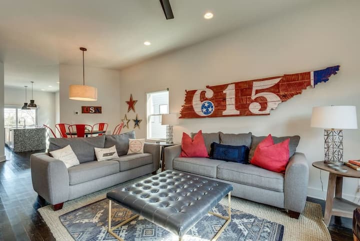 Roof Deck | Garage Parking | 10 Mins To Broadway - Nashville, TN