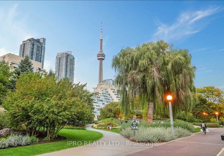 Spacious Waterfront 3 Bedrooms (1350 Sq Ft) - Toronto