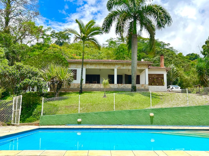 Casa Grande Com Piscina. - Itatiaia