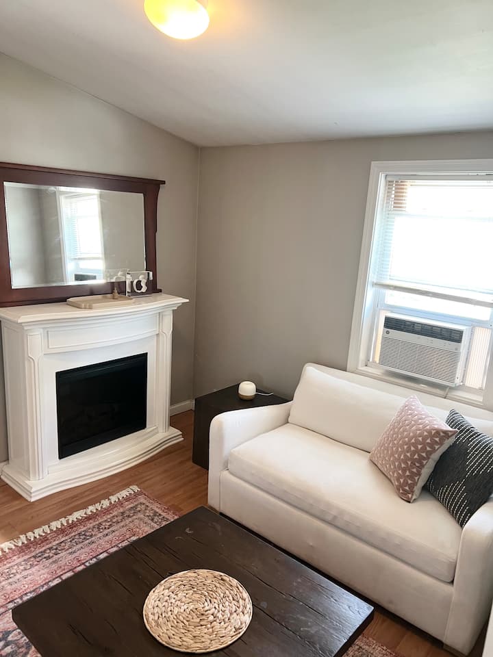 Entire Apt - Quiet 1 Bed  - Parking - Stamford, CT