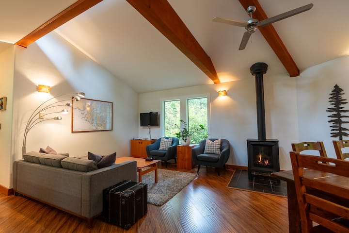 Surfwood Hideaway - Tofino