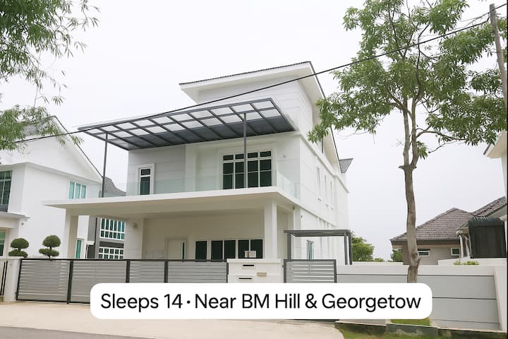 Modern Luxury Bangalow|sleeps 14 |Near Bm 三层现代豪华别墅 - Penang
