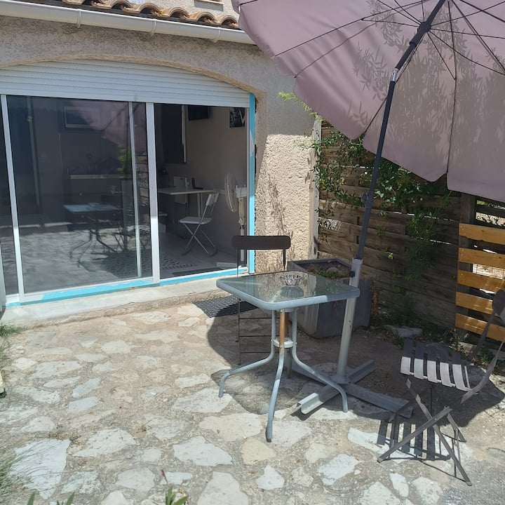 Studio Calme Et Lumineux.
Accueil Motards Sécurisé - Avignon