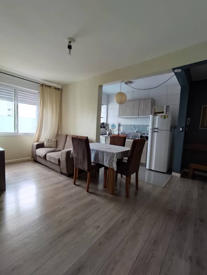Apto Inteiro 1 Quarto, Excelente Localização - Porto Alegre