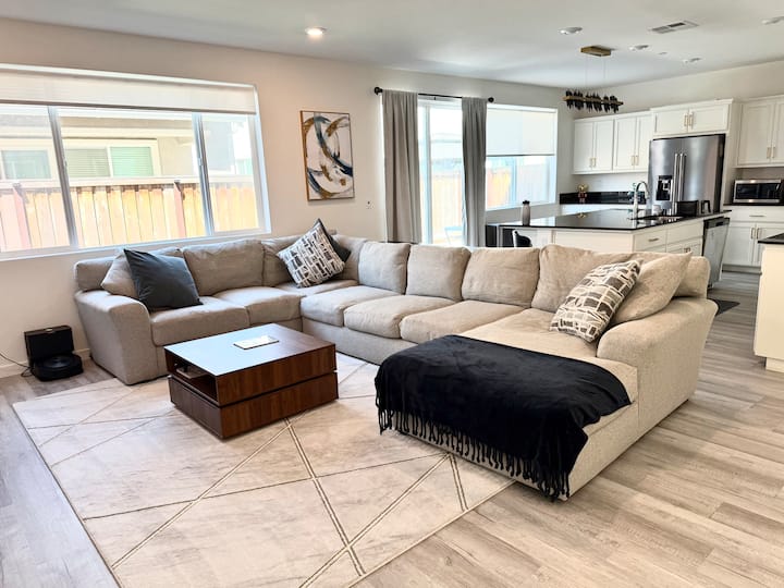 Ultra-modern Luxury Friendly Retreat Near Napa - Fairfield, CA