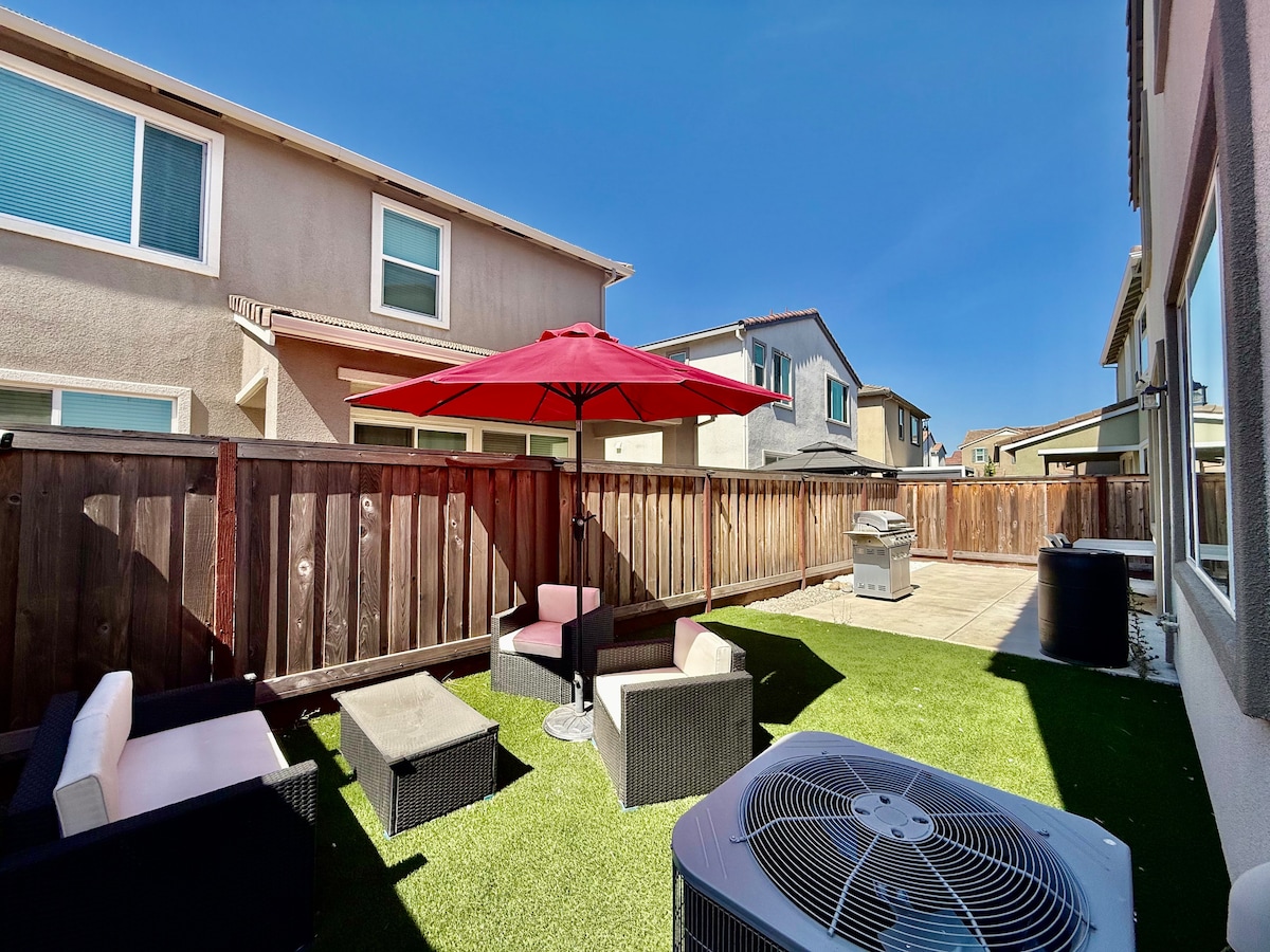 Ultra-Modern Luxury Retreat Home Family Friendly - Houses for Rent in ...