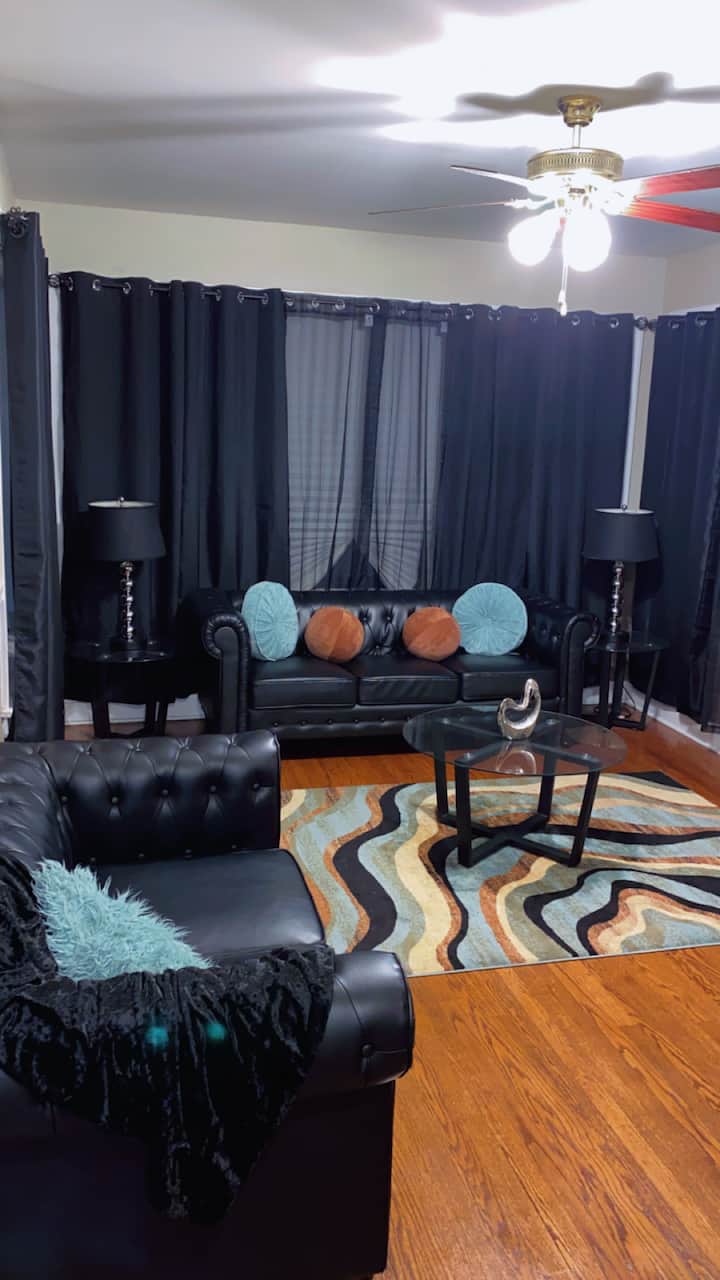 Charming 3brs, 1ba Retreat 5 Mins To Hyde Park - Englewood - Chicago