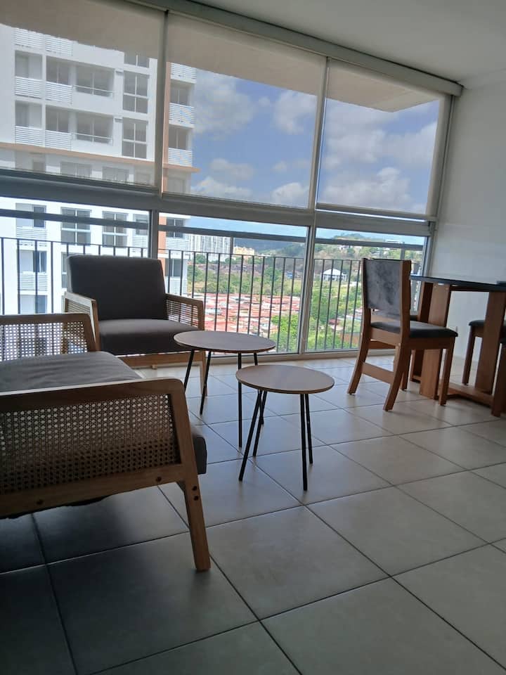 Completo Apartamento , En áRea Universitaria. - Panama City