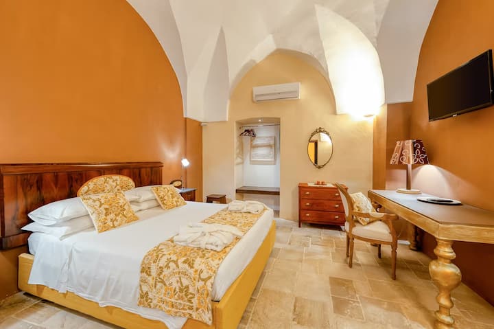 Elegante Suite Affacciata Sul Cortile Storico - Tricase