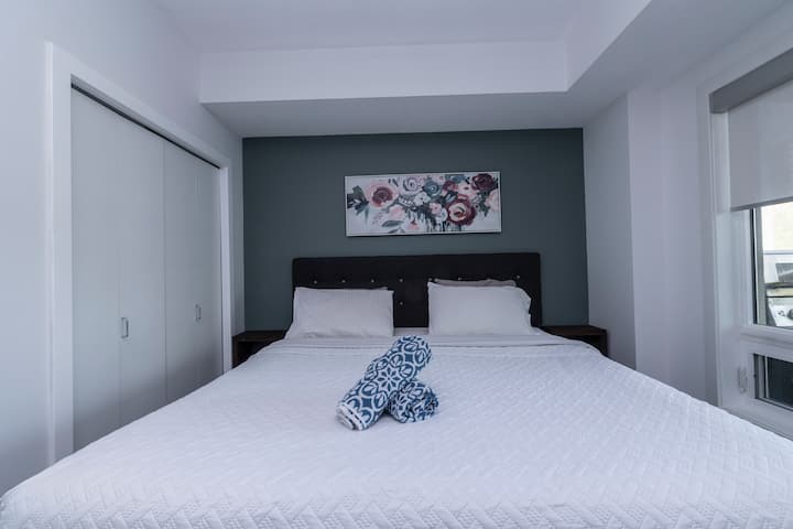 Short Drive To Rogers / Free Heated Parking - Edmonton, Canada