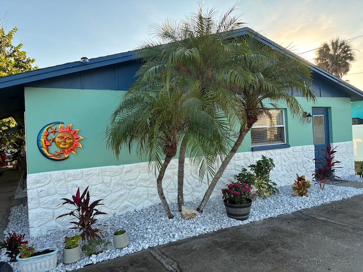 Over 180 5 Starreviews! Indianrocks, Walk To Beach - Indian Rocks Beach, FL