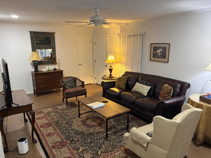 Safe Place -3 Bdrm/2bath. 6 Guests Allowed +Pets. - Tuscaloosa, AL