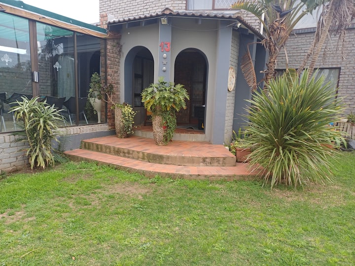 Hop Inn Accommodation - Jeffreys Bay