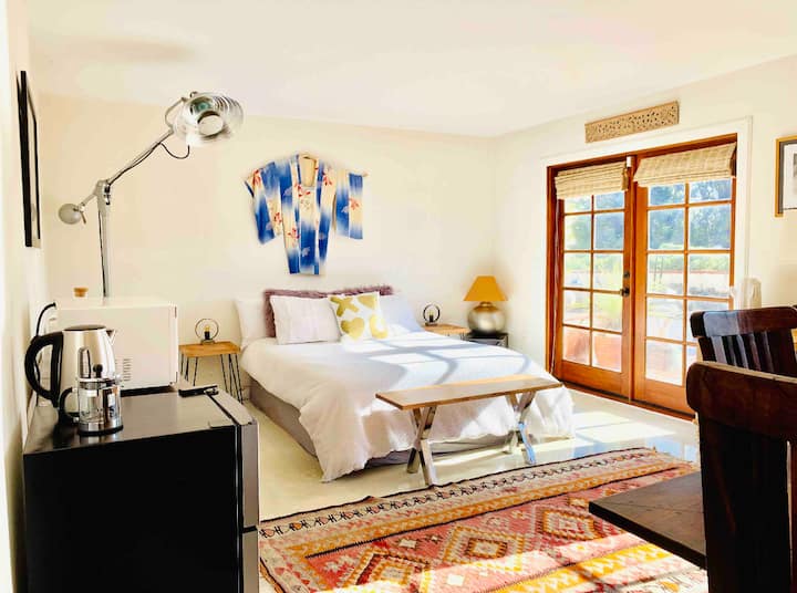 Private Studio  Hidden Treasure In Woodland-hills - Calabasas, CA