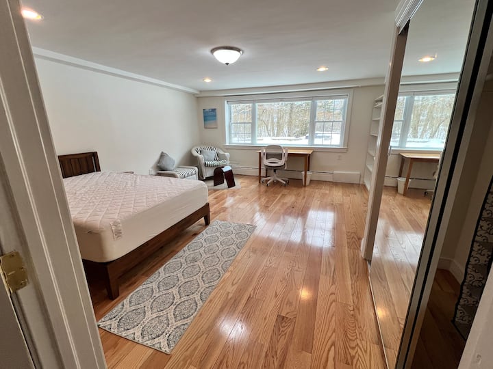 西屯美宅 A Large Bedroom & Large Living Room For Rent. - Weston, MA
