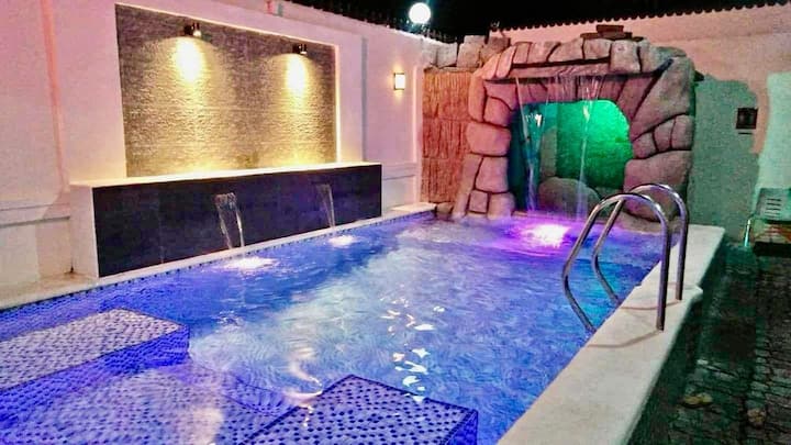 Mt View Getaways W/ Amazing Pool & Sleeps 20 - Angeles