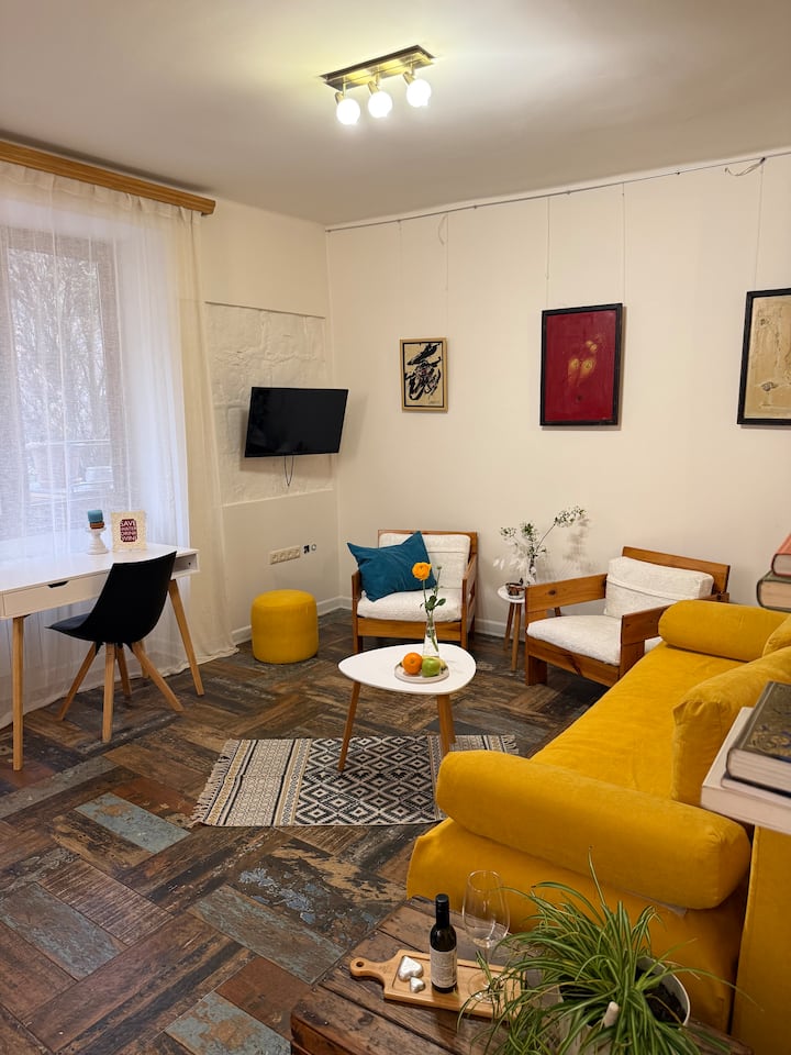 The Wine Cozy - Saryan Street - Jerewan