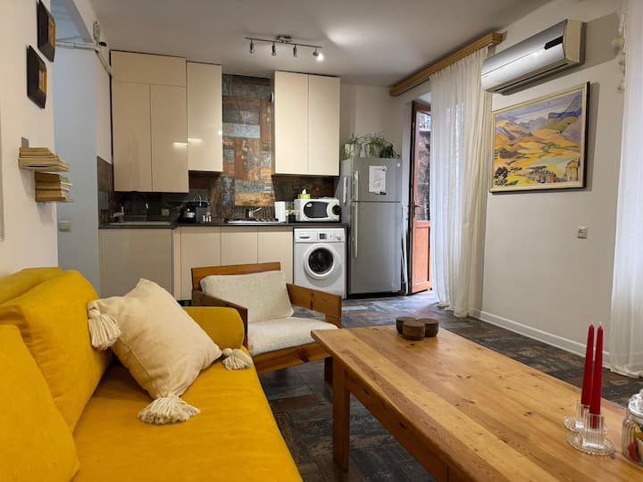 The Wine Cozy - Saryan Street - Erivan