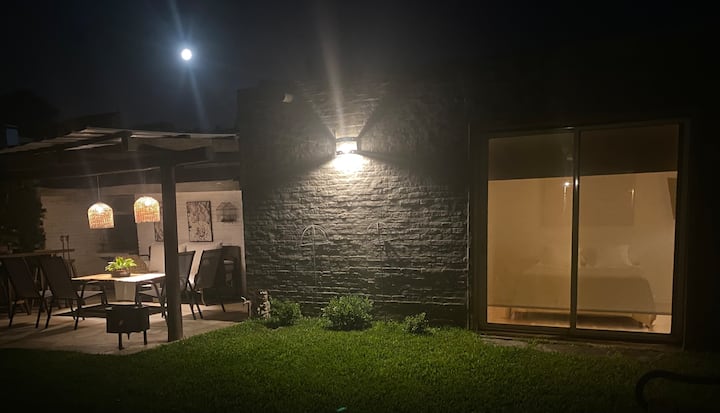 Dormitorio Con Baño Y Jardín Independiente. - Maldonado